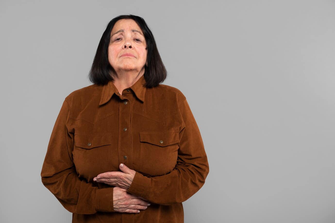 5 Warning Signs of Distended Abdomen in Elderly Woman