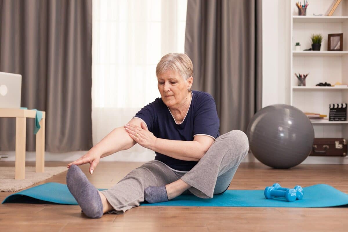Weak Legs in Elderly Adults: Understanding the Causes & Risks